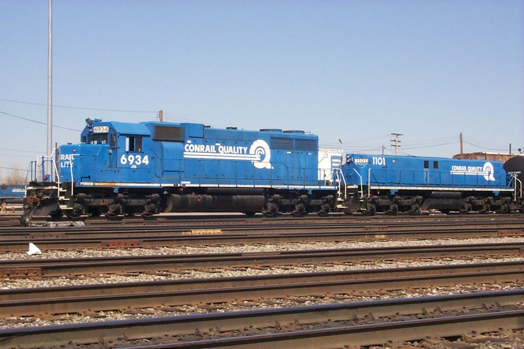 Conrail sd38 6934 and slug 1101